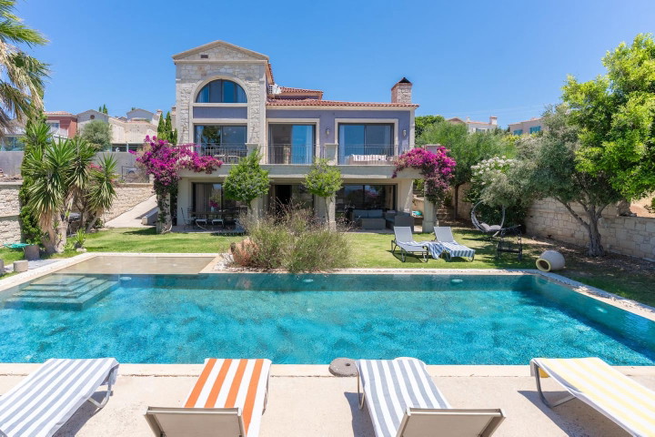 Villa Sunset Cesme, 7 Br 9 Bth, 12 People, Parking - Çeşme