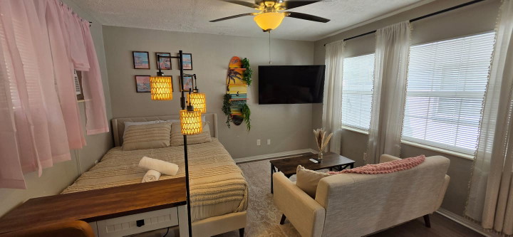 Surf Studio In Downtown St Pete - Walk To Bars! - St. Petersburg, FL