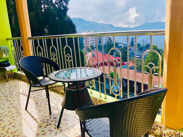 " Gayatri Apt." Own Entrance. - Darjeeling