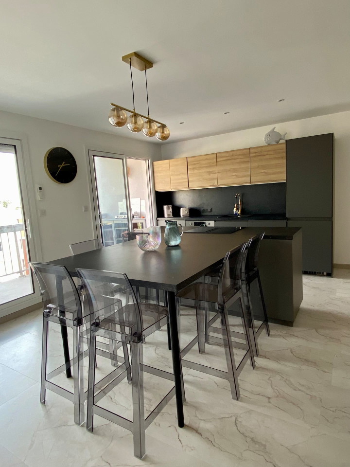 3 Ch  85m²  Parking  Balcons Bbq  Plage à Pied - French Riviera