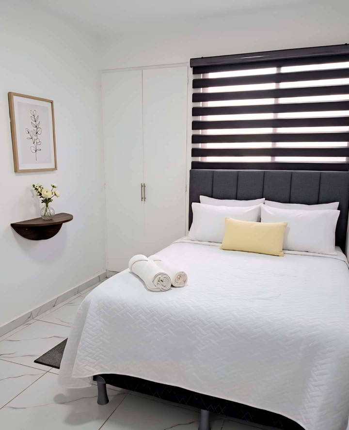 Central Location-near Downtown-fits13 | A/c &Prk - San Salvador