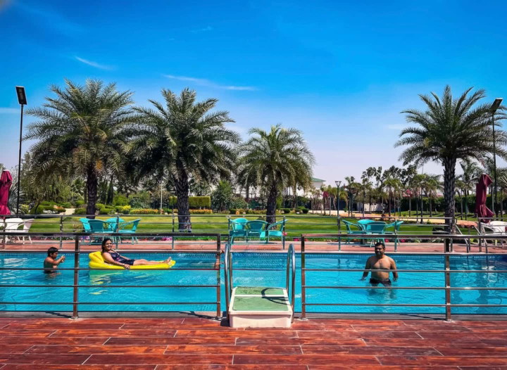 Ananda By 8mh | 6br Farmhouse With Private Pool - Noida