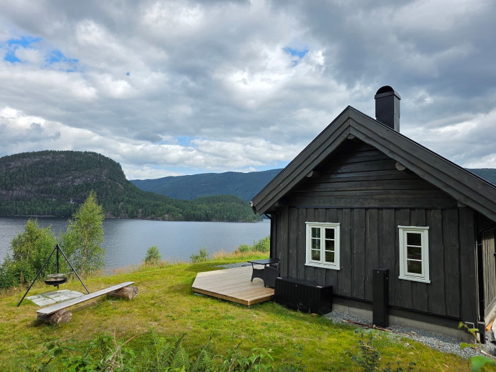 Trivelig Hytte Idyllisk Beliggenhet Ved Fjorden. - Norway