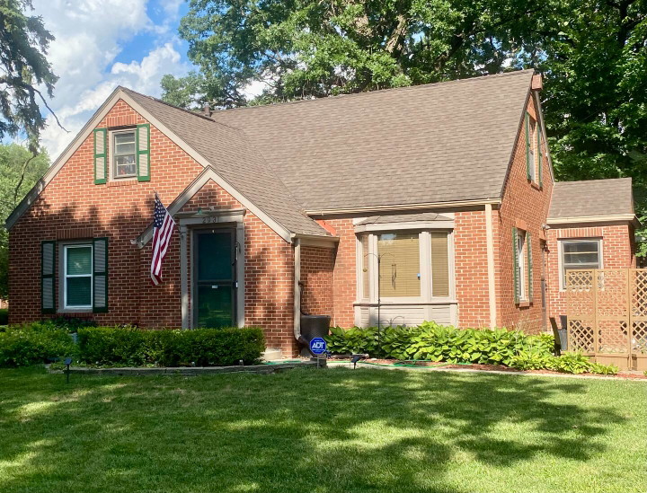 Beaverdale Brick Private Guest Suite - Des Moines, IA