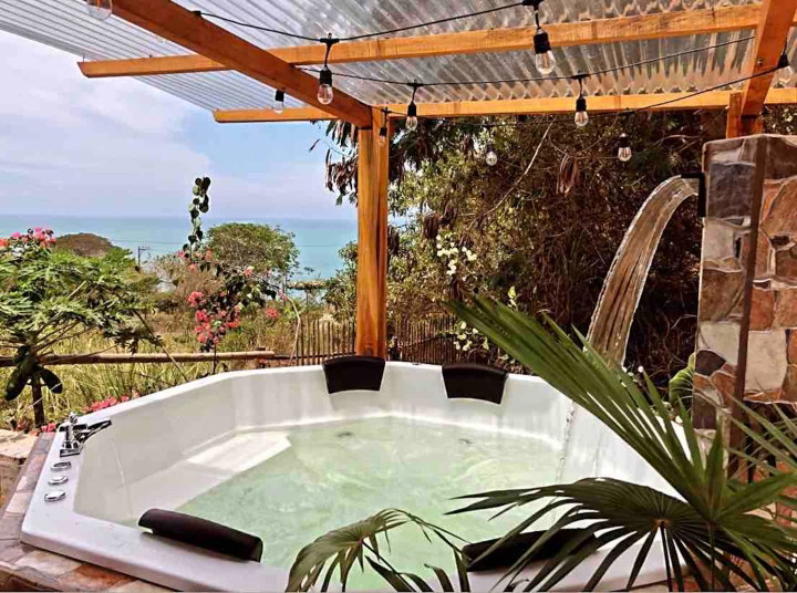 Casa De Madera Con Hydromasaje Vista Al Mar - Atacames