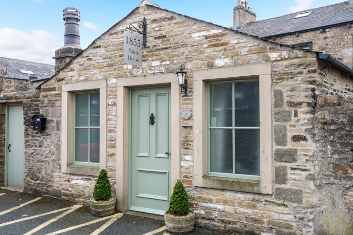 1855 Wash House, Town Centre Studio Cottage - Yorkshire