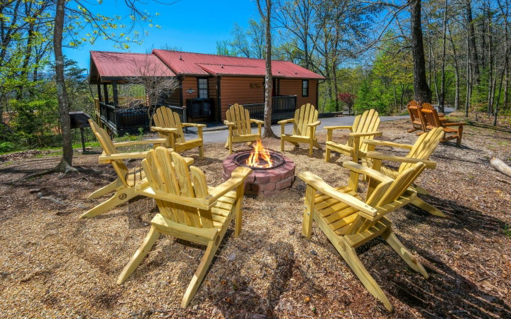 Rocky Top - Pet Friendly, Arcades, Wooded Views - Pigeon Forge, TN