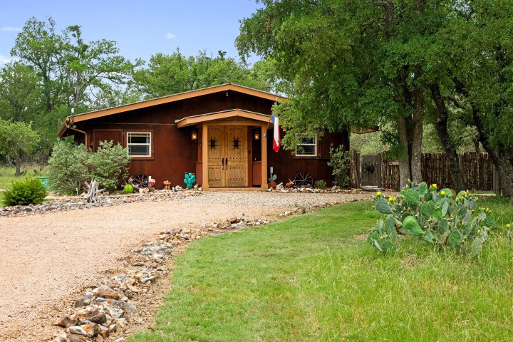 Cozy, Romantic Hill Country Getaway - Wimberley, TX