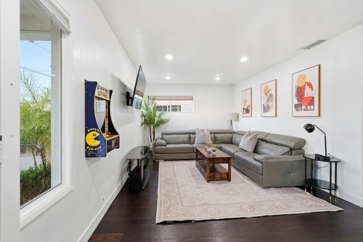Chic 3br For 8-10 Near Lax/beach/sofi, Games & Tv+ - Redondo Beach, CA