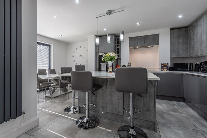 Modern 3 Bedroom Villa - Free Parking - Wirral