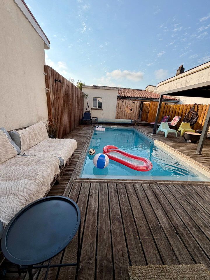 Maison Confortable Avec Piscine - Bordeaux