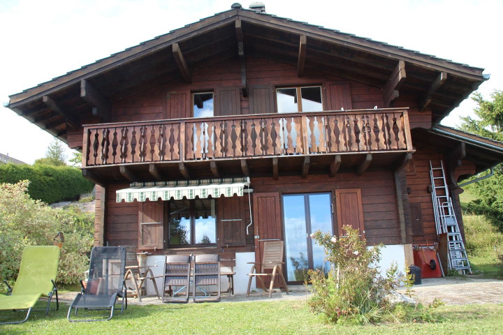 Jura Vaudois: Très Joli Chalet , Vue Magnifique - Sainte-Croix