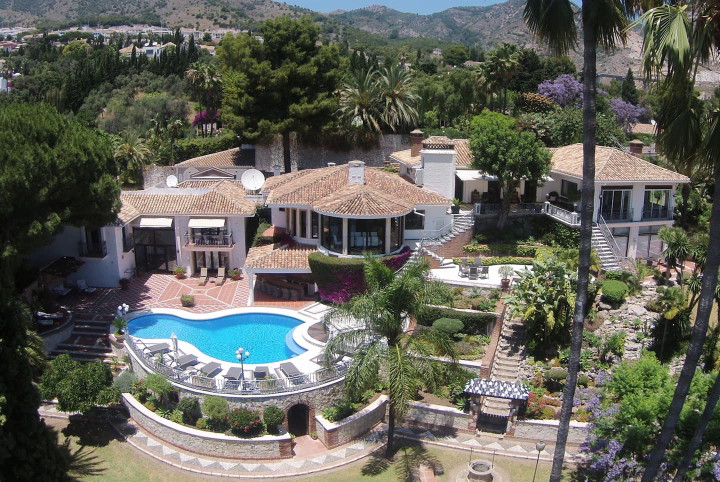Extravagante Arquitectura Española Villa Con Vista Al Mar.  Gran Jardín Y Piscina Climatizada. - Benalmádena