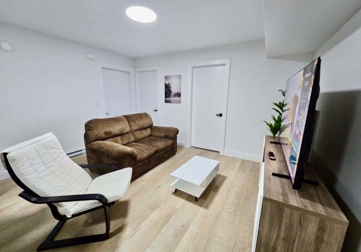 The Modern Getaway L King & Queen Bedrooms - Abbotsford