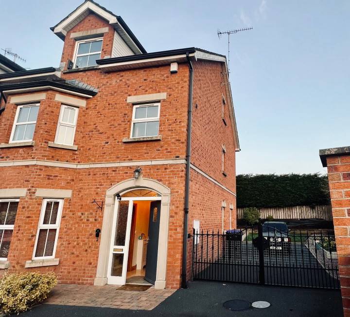 Highfields Gaa-football Entire House [Omagh Town] - Omagh