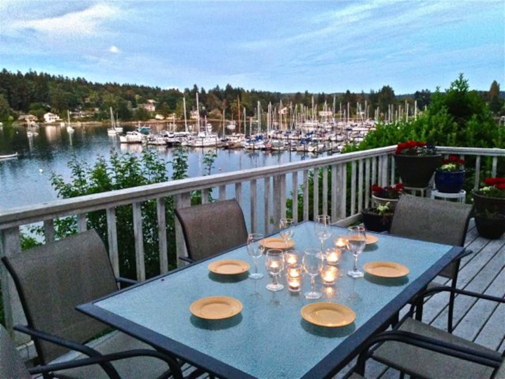 Waterfront Yacht Club Beach Cottage - Federal Way, WA