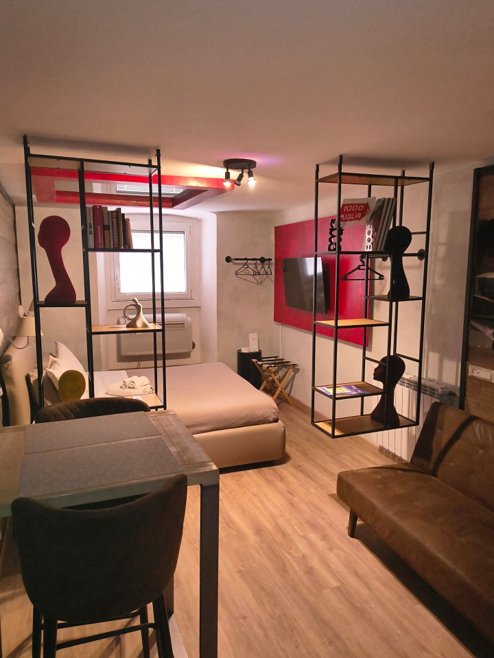 Dans Le Centre Avec Parking Et Miroir Au Plafond. Waouh ! - Brescia