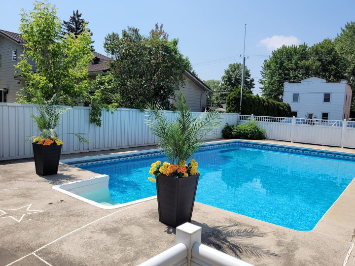 New Kitchen! Private Pool! 6 Beds! 2.5 Bathrooms! - Longueuil