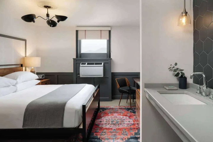 King Classic | Hotel Morgan | Downtown Morgantown - Morgantown, WV
