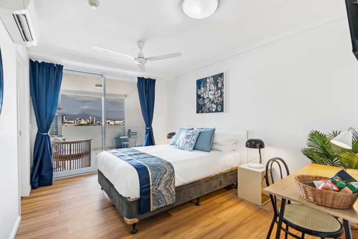 Cairns City Escape - Studio Apartment With Pool - Cairns
