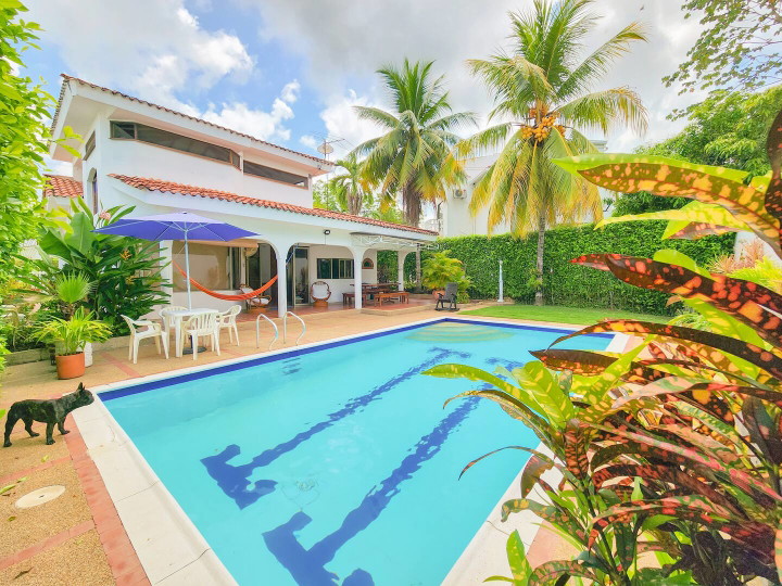 Lovely House In Melgar With A Private Pool And A/c - Melgar