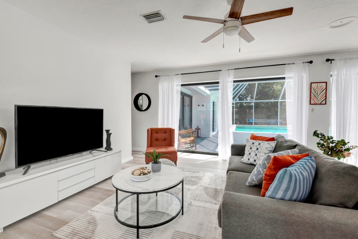 Remodeled Mid-century Pool House - Sarasota, FL