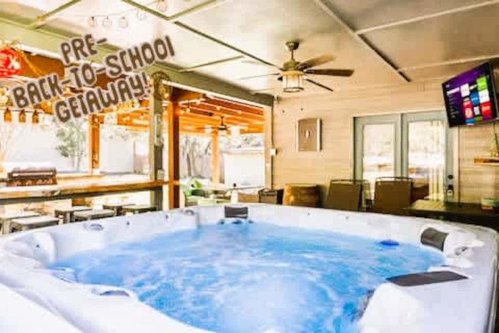 Canyon Lake Farmhouse | Hot Tub + Sauna | Pets Ok - Texas