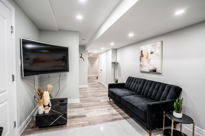 Saint Suites Luxury 2bed+1bath - Brampton