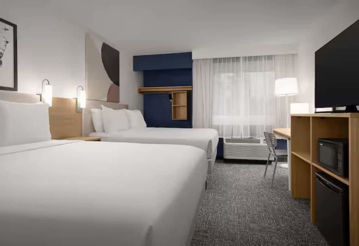 4-star Mystery Hotel Near Sjc W/ Breakfast & Pool - San Jose, CA