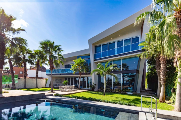 Luxurious Beachfront House In Cancun - Cancún