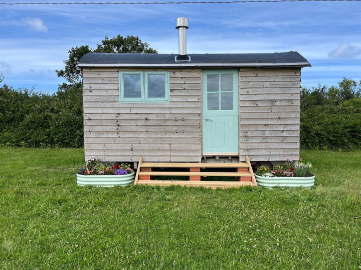 Delightful Shepherds Hut Walkable To The Beach! - Cornwall