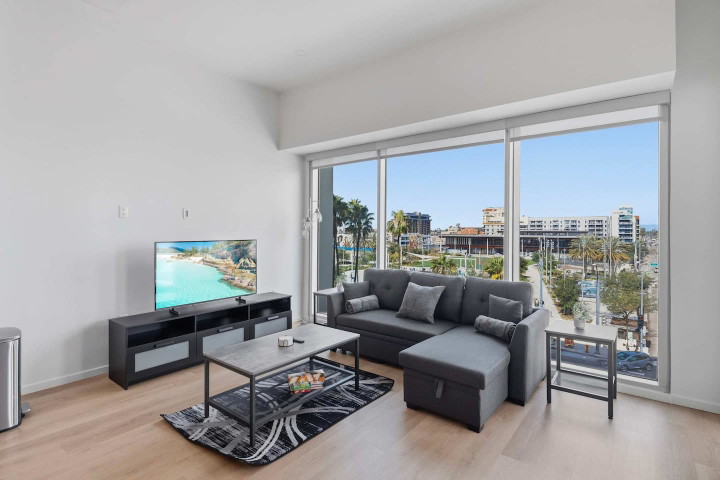 Downtown Ocean Retreat With In & Out Parking 1 - Long Beach, CA