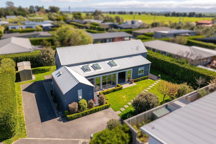 Best On Burgundy - Martinborough