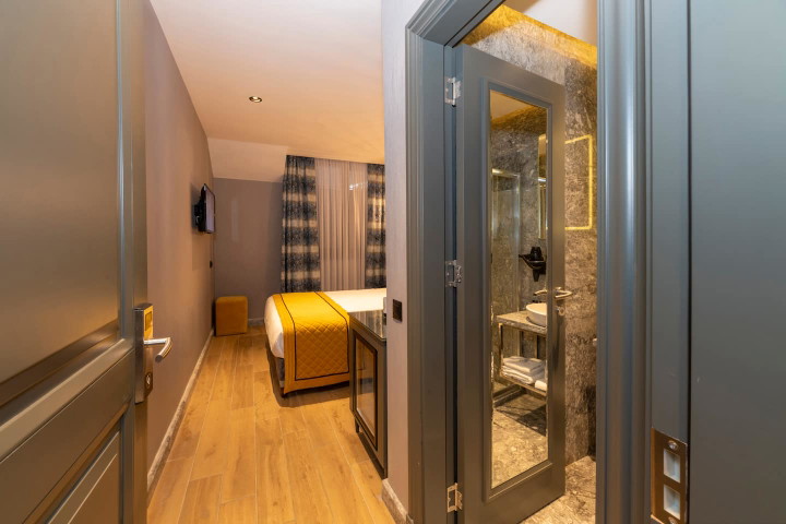 Semi- Basement Hotel Room (-1 Floor) - Bayrampaşa