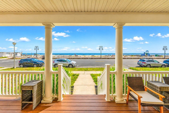 Oceanfront Retreat (Entire Property)8br W/ Deck - Belmar, NJ