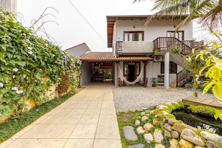 House In The Center With Pool And Lake, 450 Meters From The Beach - Itapema