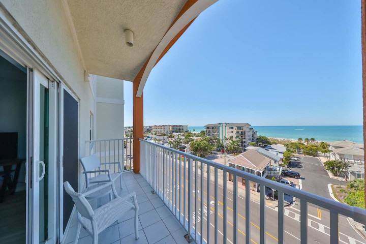 Ocean Sunset View, Steps To Beach - Madeira Beach, FL