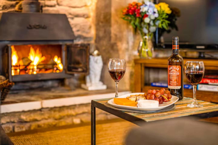 Hidden Gem | Sleeps 7 | Cosy Fire & Courtyard | - Tetbury