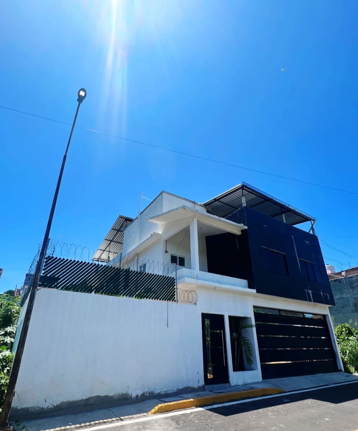 Black And White House - Zihuatanejo