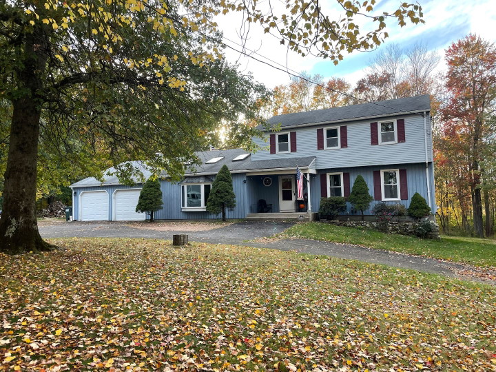 4br House With Great Room, Wood Stove And Deck. - Wallingford, CT