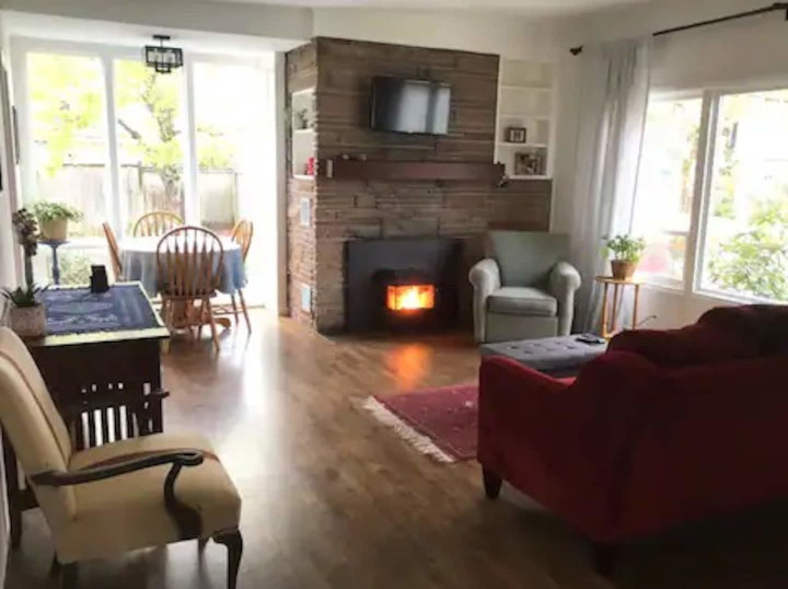 Tranquil Cottage Escape - Eugene, OR
