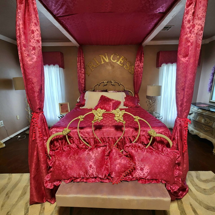Nostalgic Y2k Themed Home With 5 Bed/2 Bath - Oklahoma City