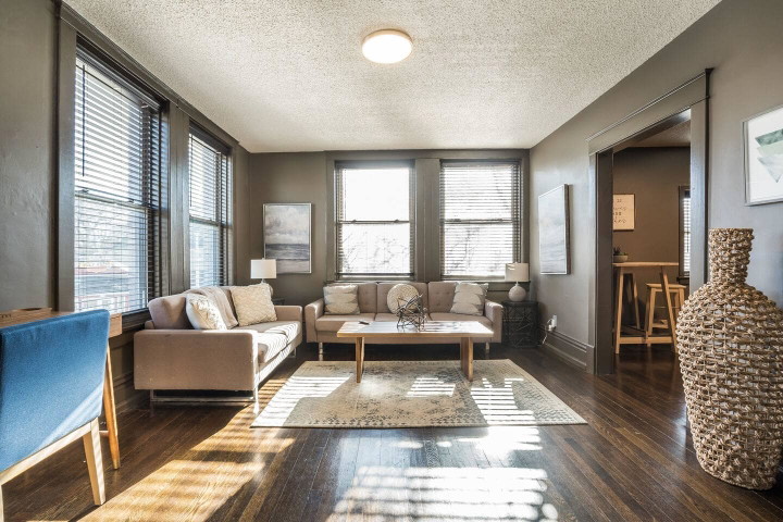 Funky Town Apt! 39th St Westport W/ Parking - Kansas City