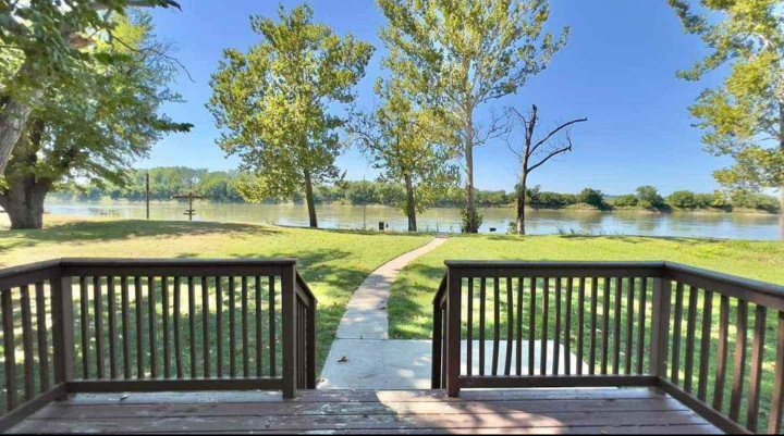Waterfront 4br House W/ Sunset View & Fenced Yard - Saint Joseph, MO