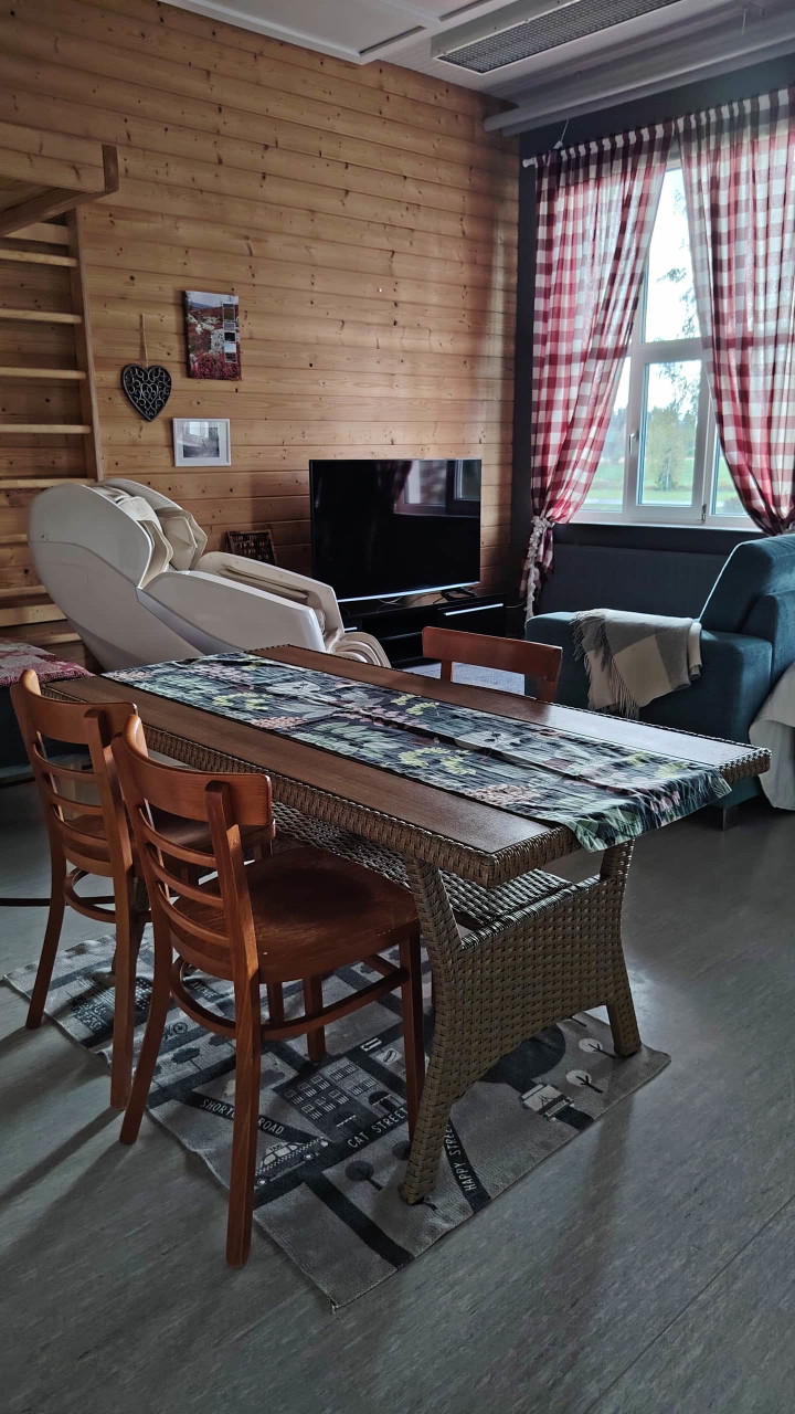 Hirsi Koulun Jumppasali. Ev Lataus. Hierova Tuoli - Jämijärvi