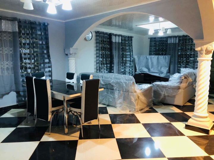 Well Presented Apartment With 2 Master Bedrooms. - Sierra Leone