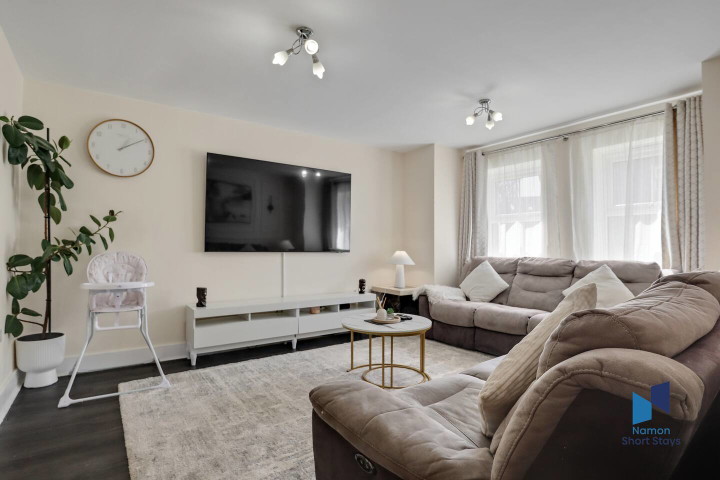 Horley 4-bedroom House, Next To Gatwick Airport - Redhill