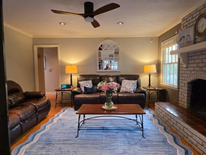 Quiet Neighborhood, Single Story With Parking - Shawnee, KS