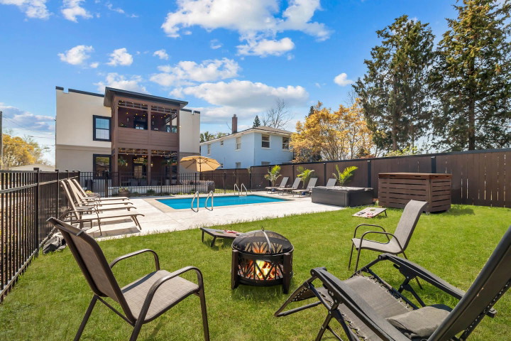 Luxury Riverwalk Pool Retreat - Jacksonville, NC