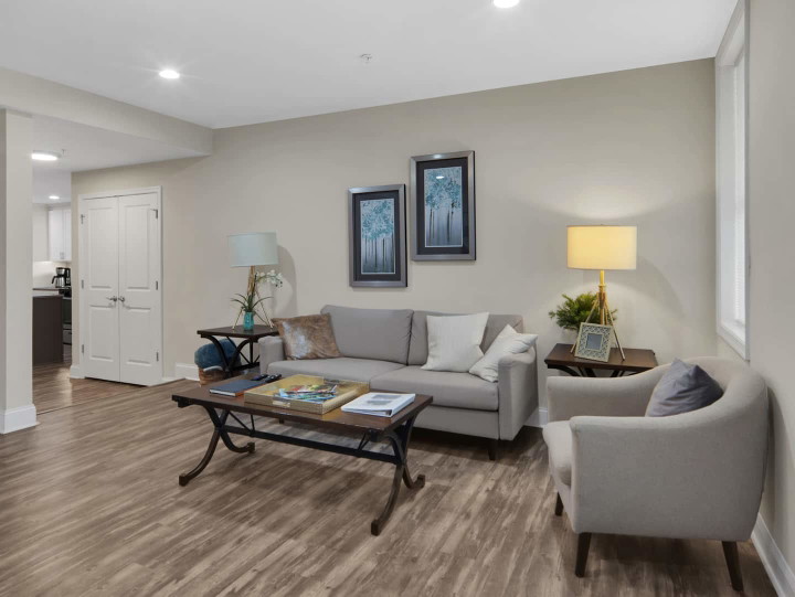 Modern 2br Retreat | Open Kitchen | 2 Full Baths - Frederick, MD